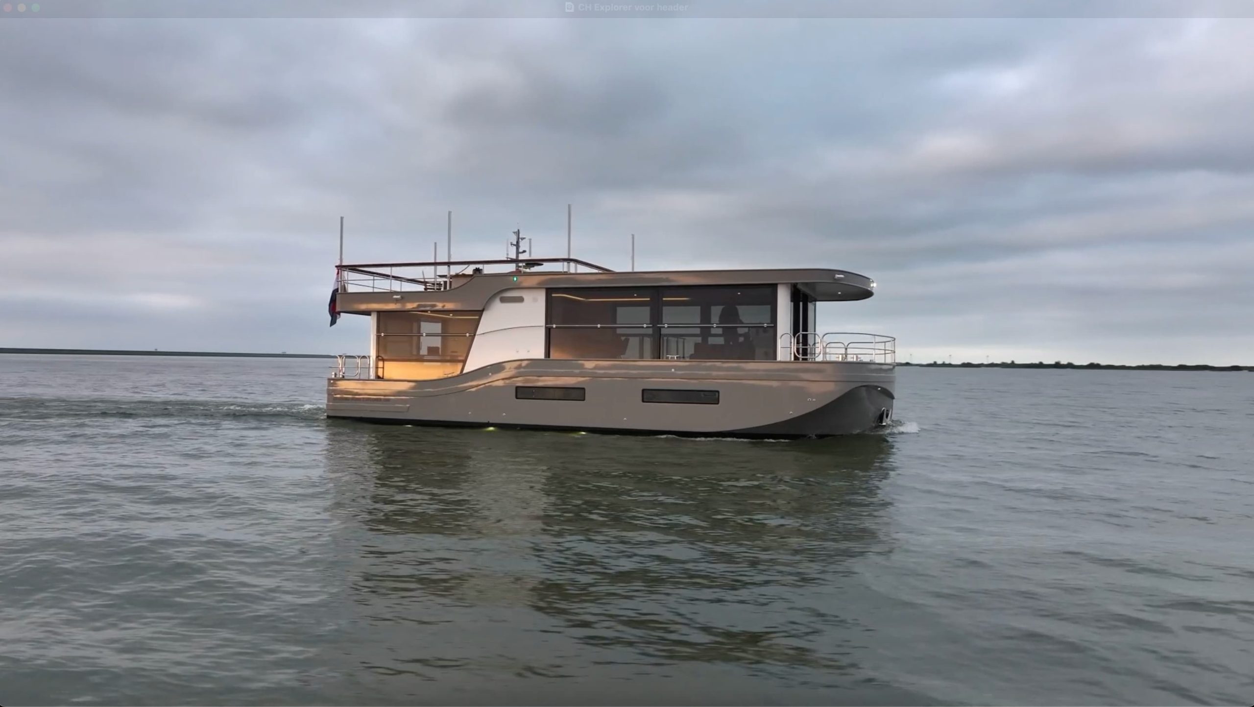 CH Explorer 1500 - Cruising Home